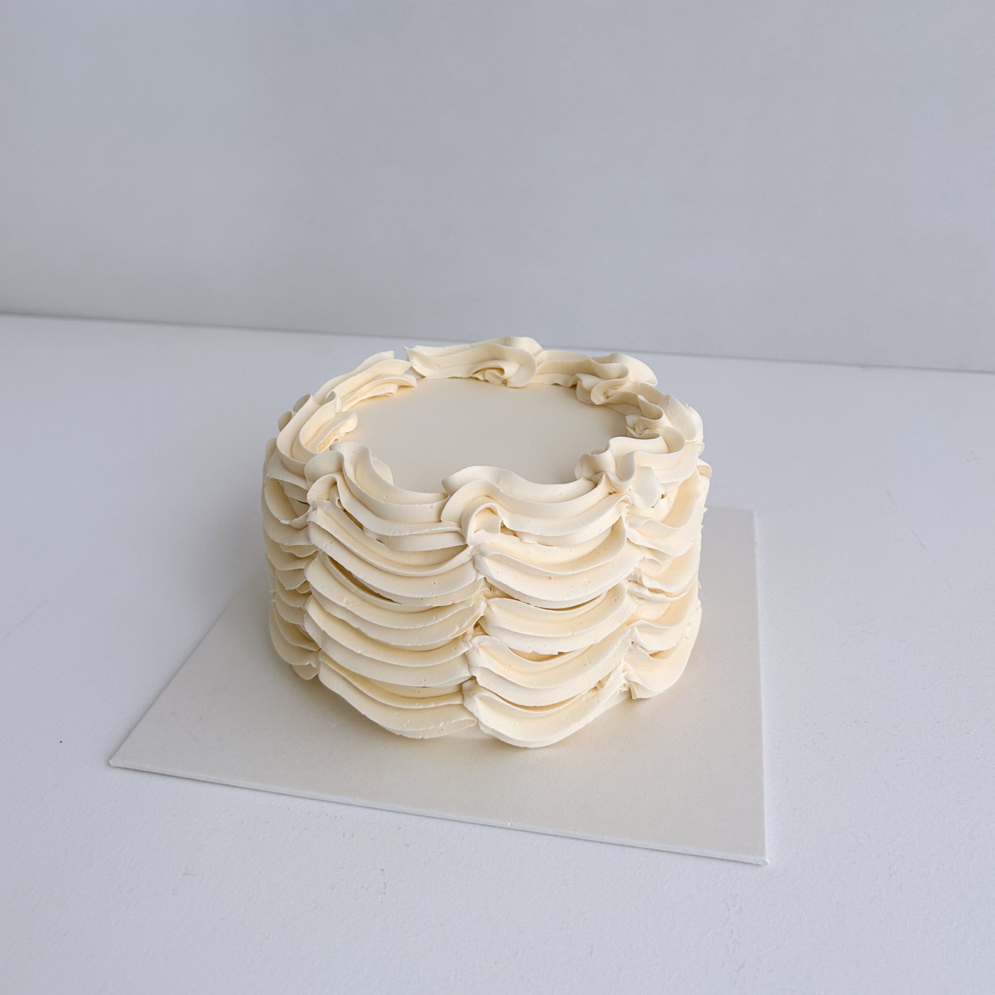Buttercream drapes cake - Multiple flavors & colours – K Cake